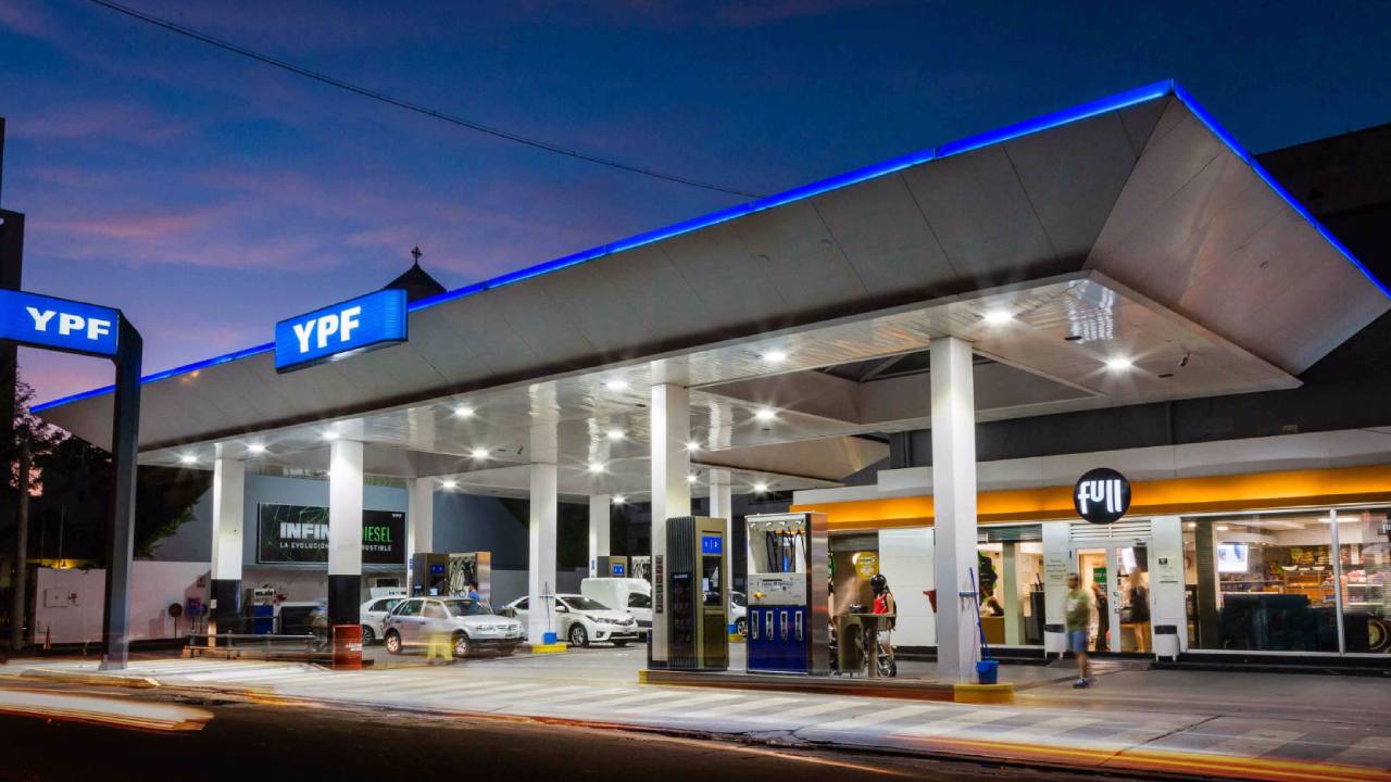 El precio del combustible no subirá hasta fin de mes, según estimaciones de YPF | De la Tribuna TV