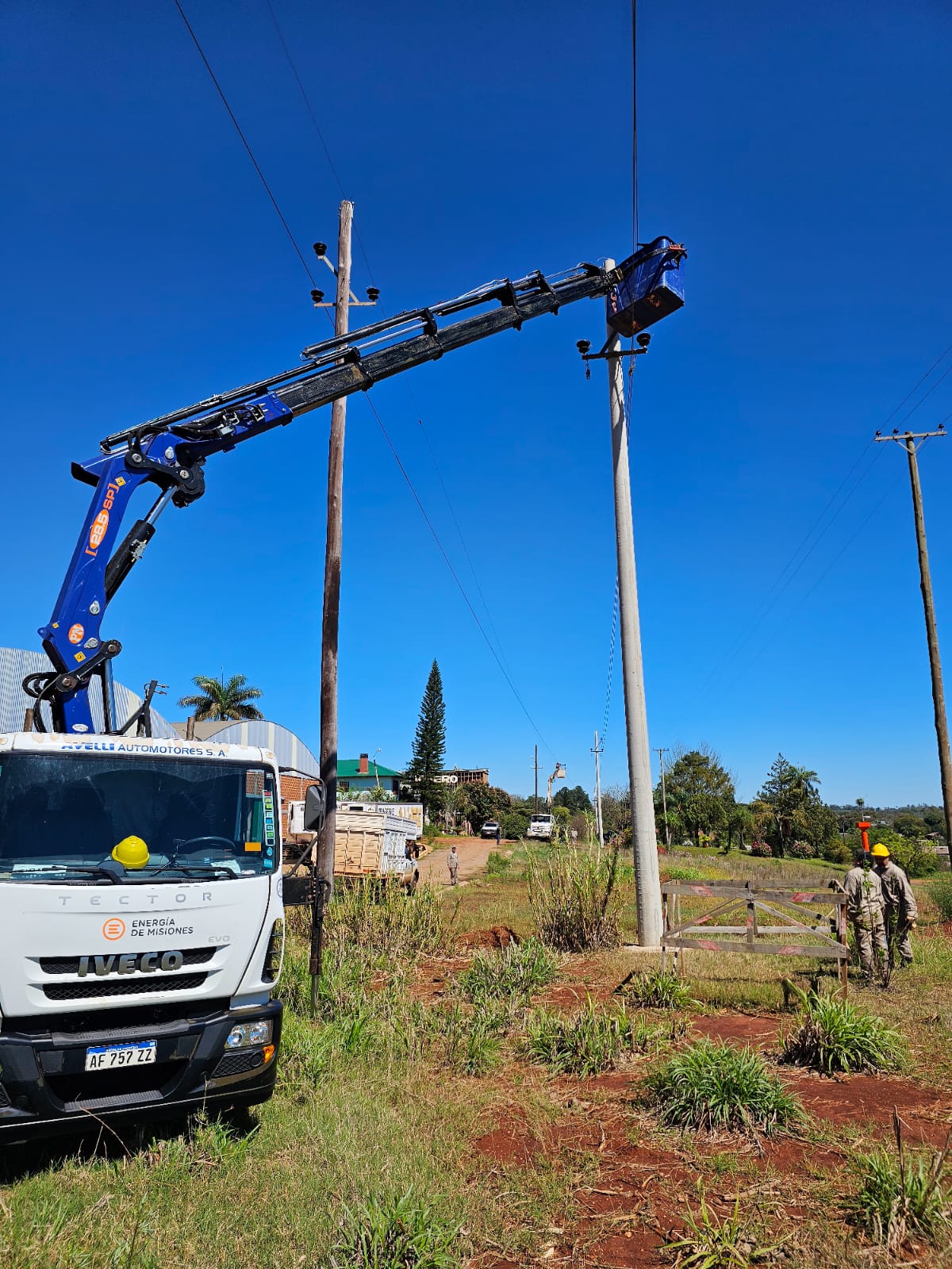 Refuerzan línea troncal de 33 kV de Oberá a 25 de Mayo | De la Tribuna TV