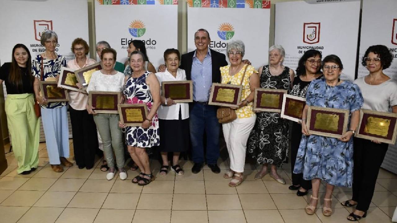 Día de la mujer: distinciones y agasajos en el Alto Paraná | De la ...